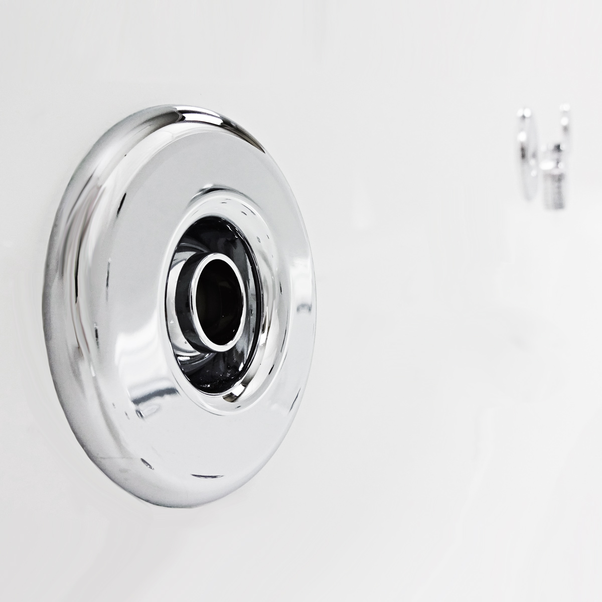 Trojancast Orlando Reinforced 8 Jet Whirlpool Corner Bath 1500 x 1060mm ...